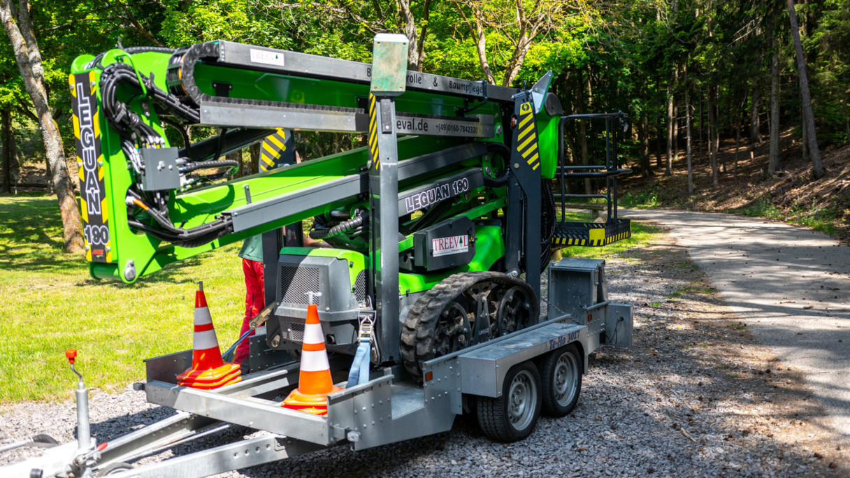 A sturdy spider lift for challenging terrains | Leguan Lifts
