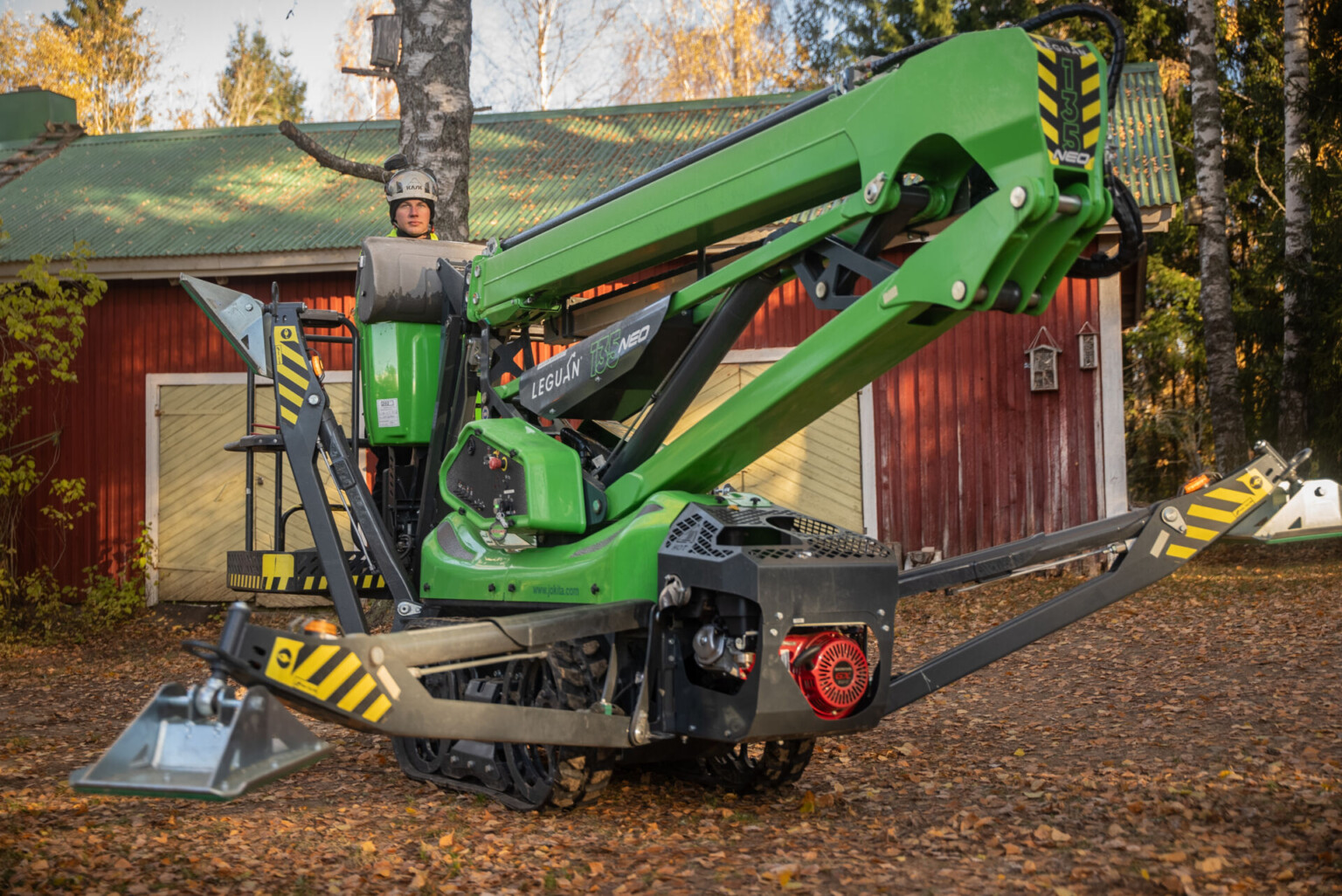 Leguan Lifts takes the 195 and 135 NEO to Elmia Wood | Leguan Lifts